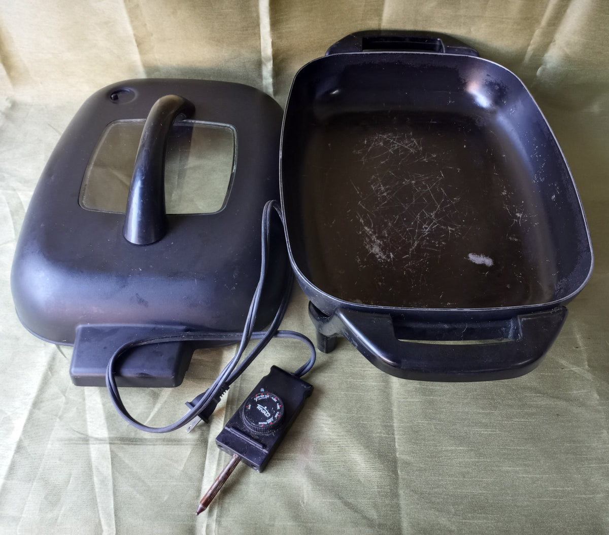 Vintage Rival Black Electric Skillet (READ DETAILS) – The DARRling Garage